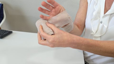 How to Treat Stiff Thumbs After a Broken Thumb or Injury - Virtual Hand ...