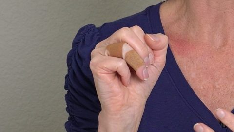 Stop Trigger Finger or Trigger Thumb with this BAND-AID® Trick ...